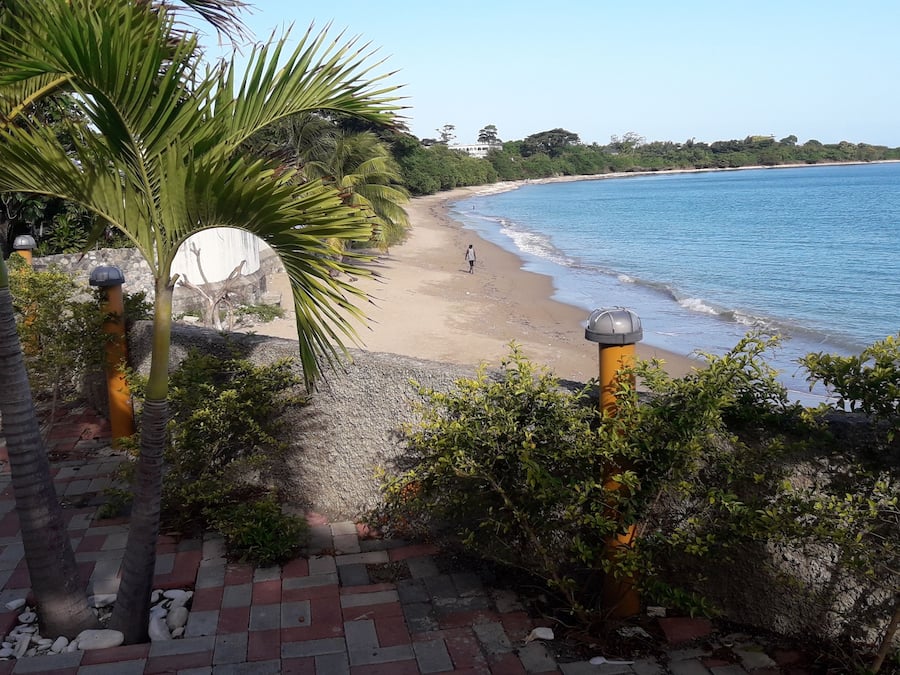 Na praia