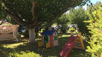 Área de recreio para crianças (ao ar livre)