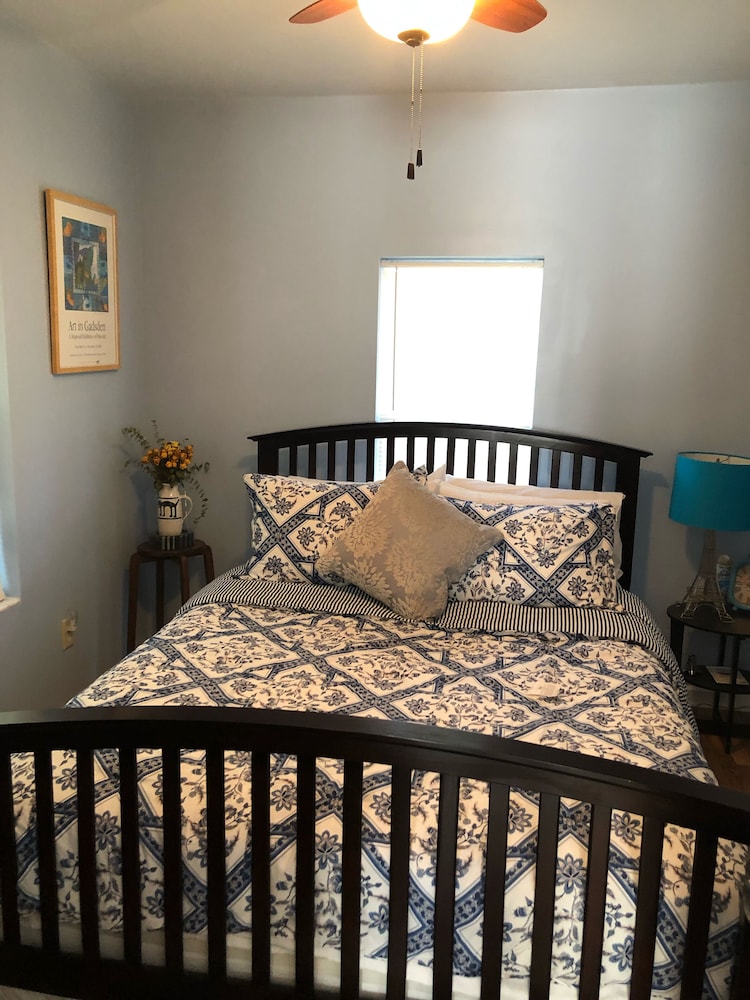 Wonderful Home Located On Highway 90 Outside Of Quincy - Gretna, FL