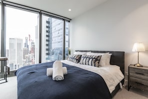 Apartamento urbano, 2 quartos, 2 banheiros | 2 quartos, ferros/tábuas de passar roupa, berço de viagem