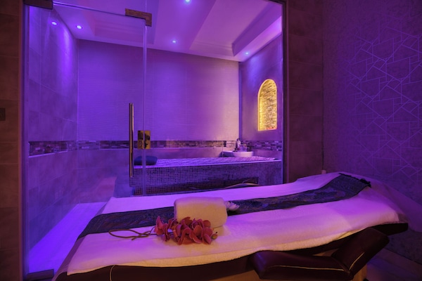 Sauna seca, banheira de hidromassagem, sauna a vapor