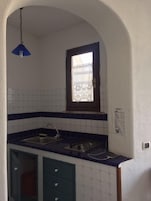 Apartamento Clássico, 1 quarto | Cozinha privada | Um frigorífico, um forno, uma placa de cozinha