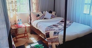 Quarto Duplo | Roupa de alta qualidade, camas de colchão viscoelástico, secretária 