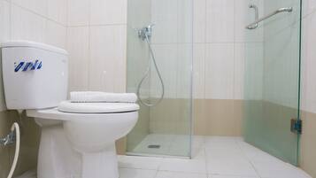 Quarto | Banheiro | Chuveiro, produtos de toalete grátis, toalhas de banho