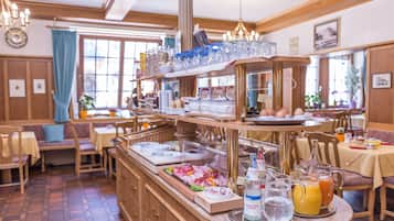 Pequeno-almoço tipo buffet diário incluído