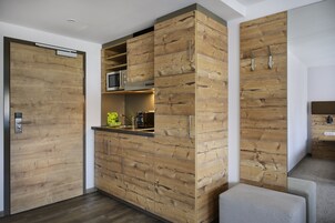 Apartamento empresarial, 1 cama Queen | Roupas de cama premium, cofres nos quartos, escrivaninha