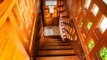 Casa família, 2 quartos, vista para o jardim | Área de estar | TV de tela plana 40 polegadas com canais digitais, Netflix