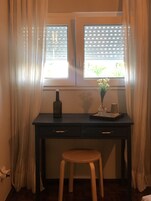 Quarto Triplo (1) | Com decoração personalizada, com mobília individualizada 