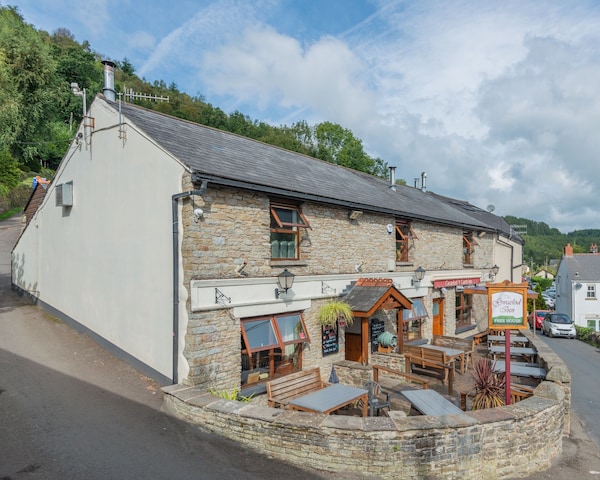 Gwaelod Y Garth Inn - Cardiff