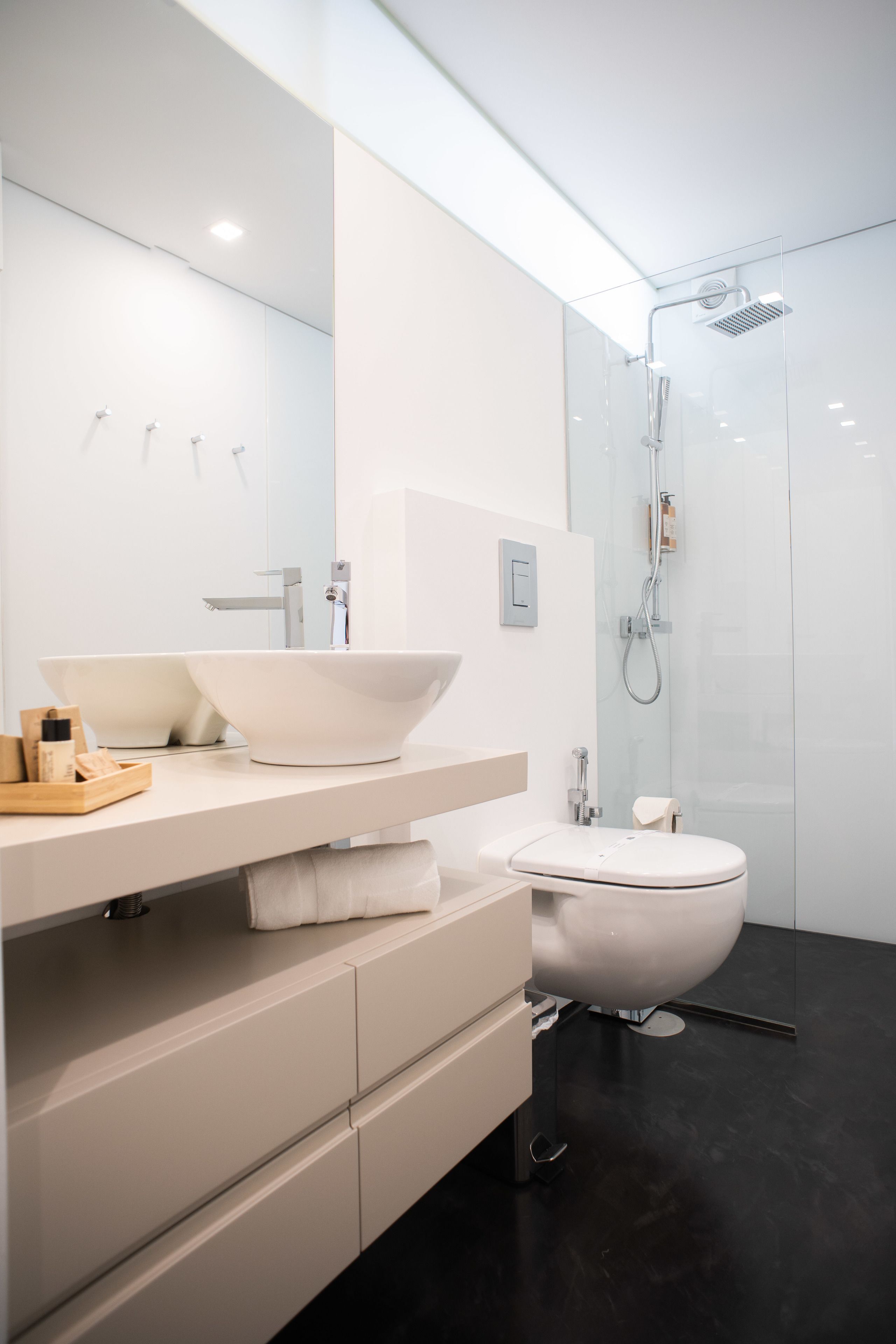 Loft | Casa de banho | Um polibã, um secador de cabelo, roupões, toalhas fornecidas 