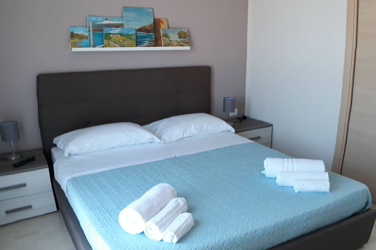 Quarto Duplo Deluxe, varanda, Vista para a cidade | Secretária, cortinas/cortinados opacos, Wi-fi grátis