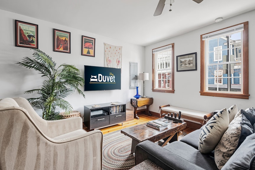 Eclectic Spring Street Getaway | Casa Verde - 查爾斯頓