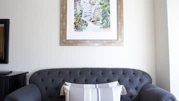 Quarto Duplo Deluxe | Sala de estar | TV de ecrã plano