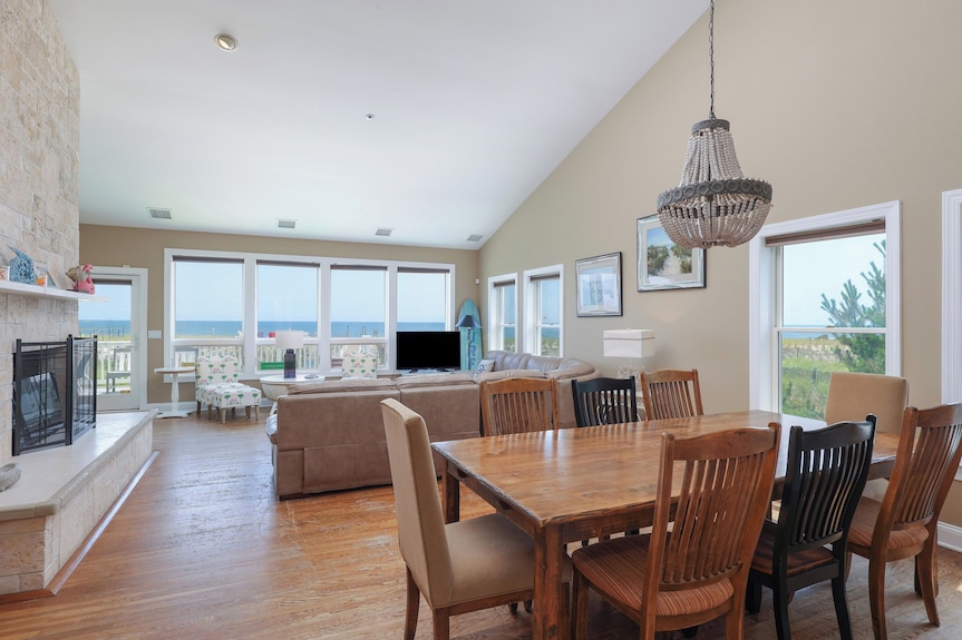 Ocean Front Beach House. Walking Distance To Jenkinsons. - East Main Street, NJ