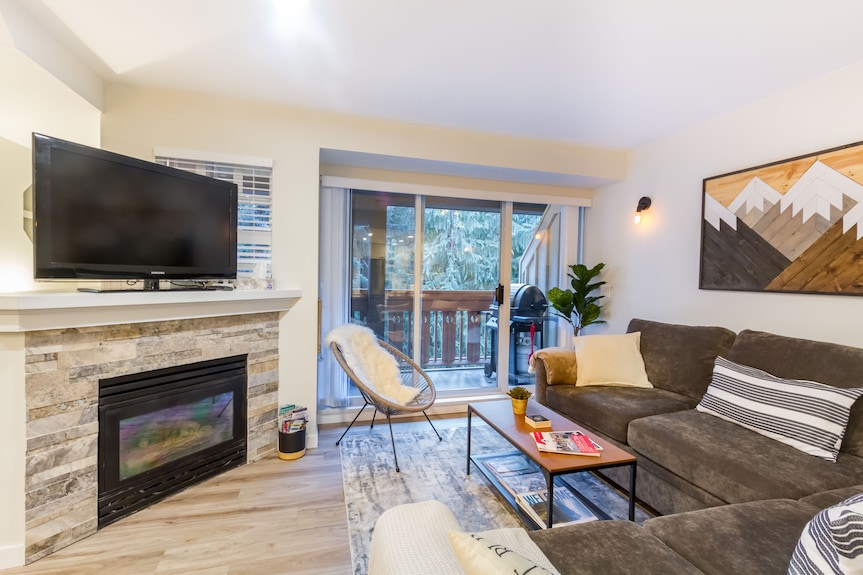 Récemment Rénové! Dans Le Village Sleeps 7 - à Pied Des Remontées Mécaniques, Golf - Bain à Remous / Piscine - Whistler