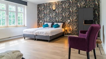 Quarto superior | Frigobar, cofres nos quartos, escrivaninha