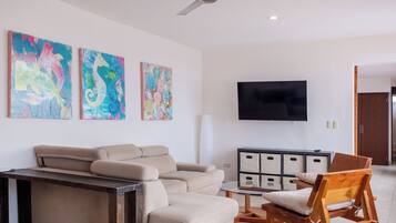 Suite Superior, 1 quarto | Sala de estar | TV de ecrã plano, Netflix, livros, serviços de streaming