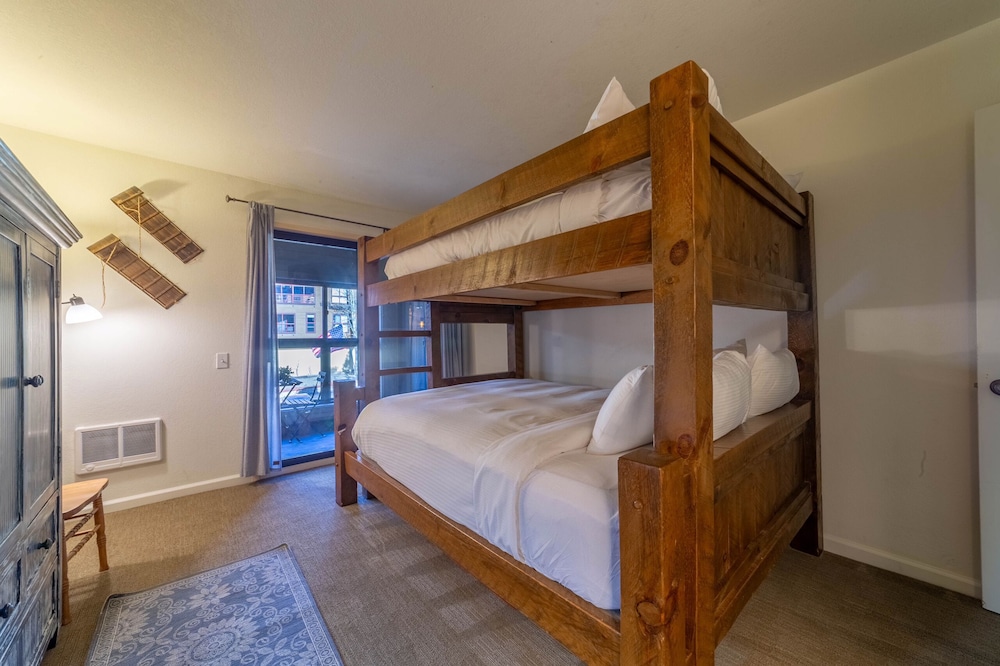 Walk To Ski Lift, 2 Master Suites Wifi & Garage - Mammoth Mountain, CA