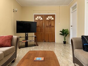 Bangalô, 3 quartos, acessível | Área de estar | Netflix