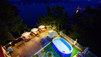 Piscina externa sazonal