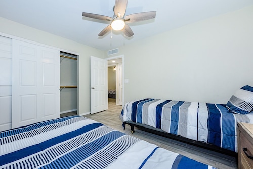 Private 3 Bedrm  End Casita (No One Above)  - All Tile Floor - Catalina Foothills, AZ