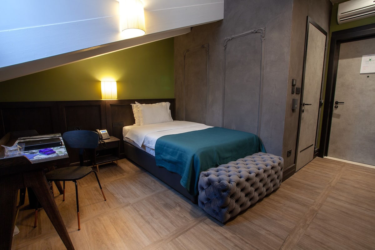 Quarto Individual | Minibar, secretária, quartos insonorizados, Wi-fi grátis 