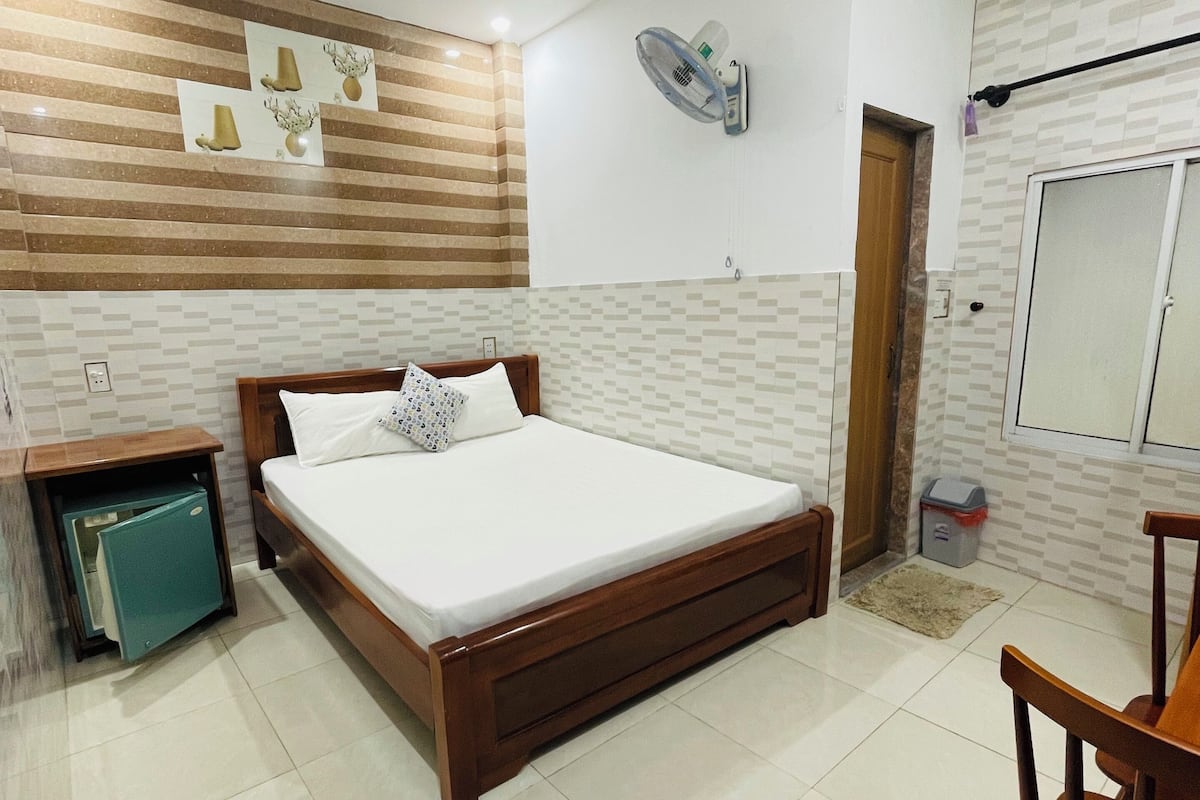 Quarto Standard | Minibar, secretária, secretária adequada para computadores portáteis