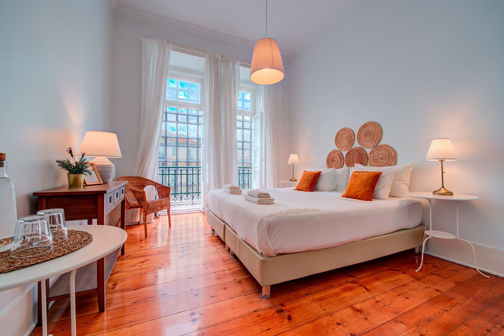 Secretária adequada para computadores portáteis 