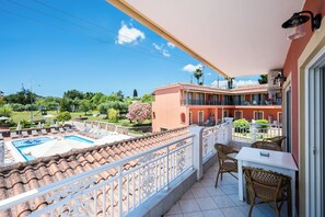 Apartamento, 2 quartos, vista para a piscina, junto à piscina | Vista do quarto