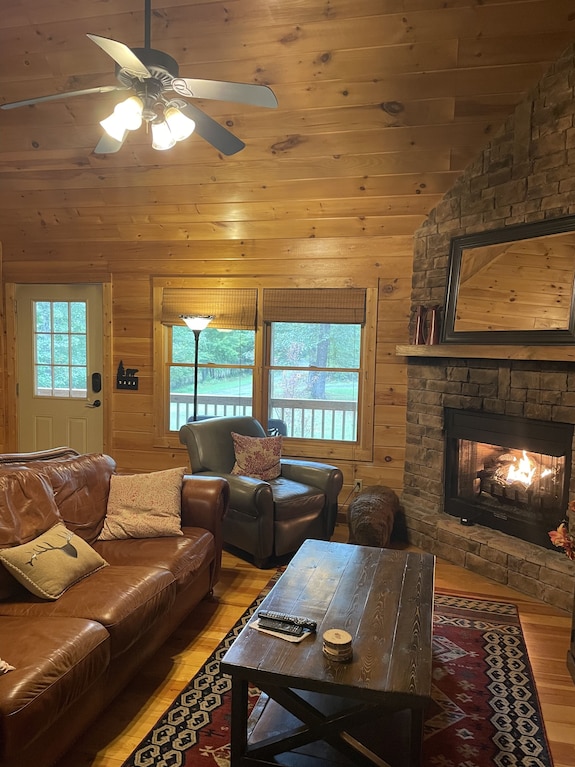 Beautiful Custom Cabin On Almost 2 Acres With Lots Of Privacy - Georgia