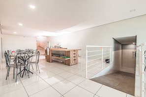 Café da manhã com buffet grátis todos os dias