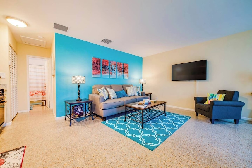 #3 ️ Updated Mid-century Modern Apartment - Broward County, FL