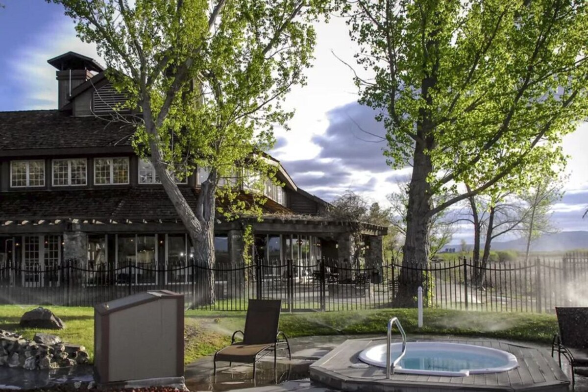 David Walleys Resort and Hot Springs Reviews, Deals & Photos 2023 - Expedia