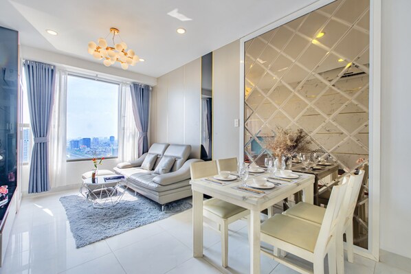 Apartamento, 2 quartos | Roupas de cama premium, frigobar, individualmente decorados