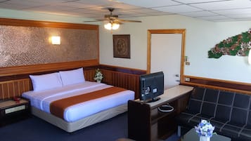 Suite Tradicional | Minibar, cofre no quarto, com mobília individualizada, secretária