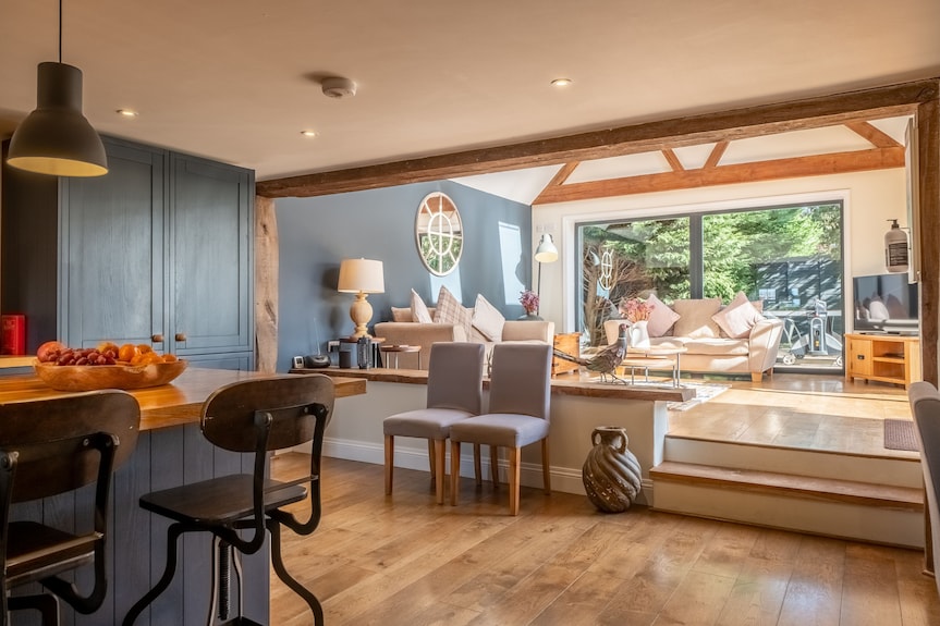 Heath Cottage Dates Back To 1650 And Has Been Lovingly Restored And Extended. - Dereham