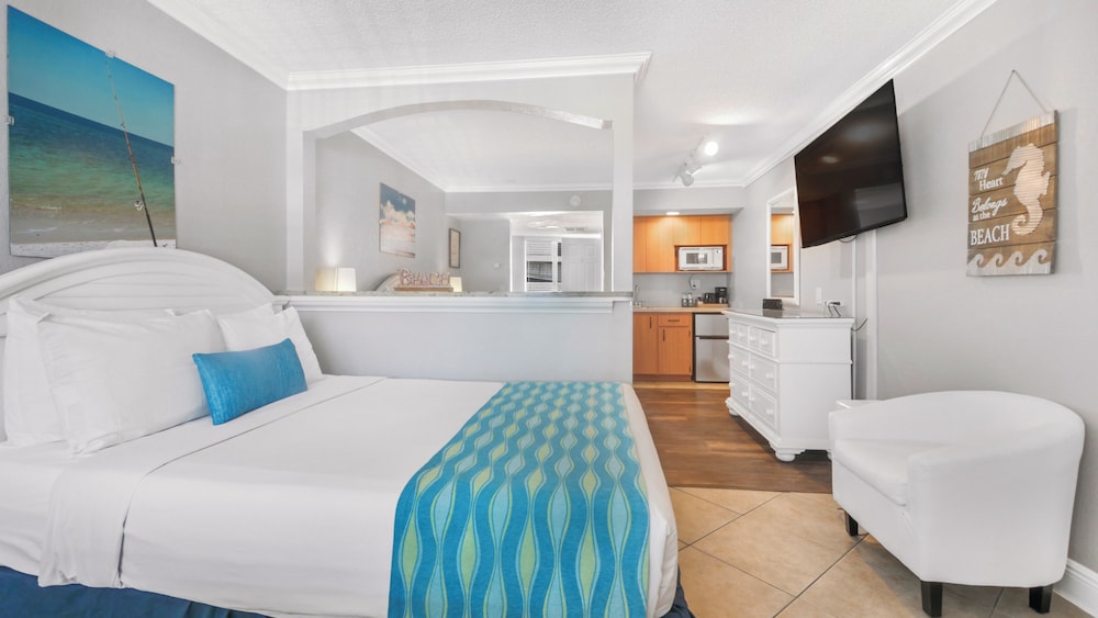 Pelican Pointe 413:walk To Beach~pool~free Parking - Dunedin, FL