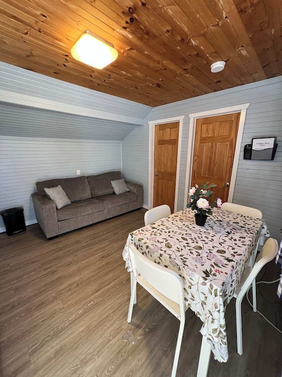 Sandpiper Beach Resort - Cottage # 8 - Ontario