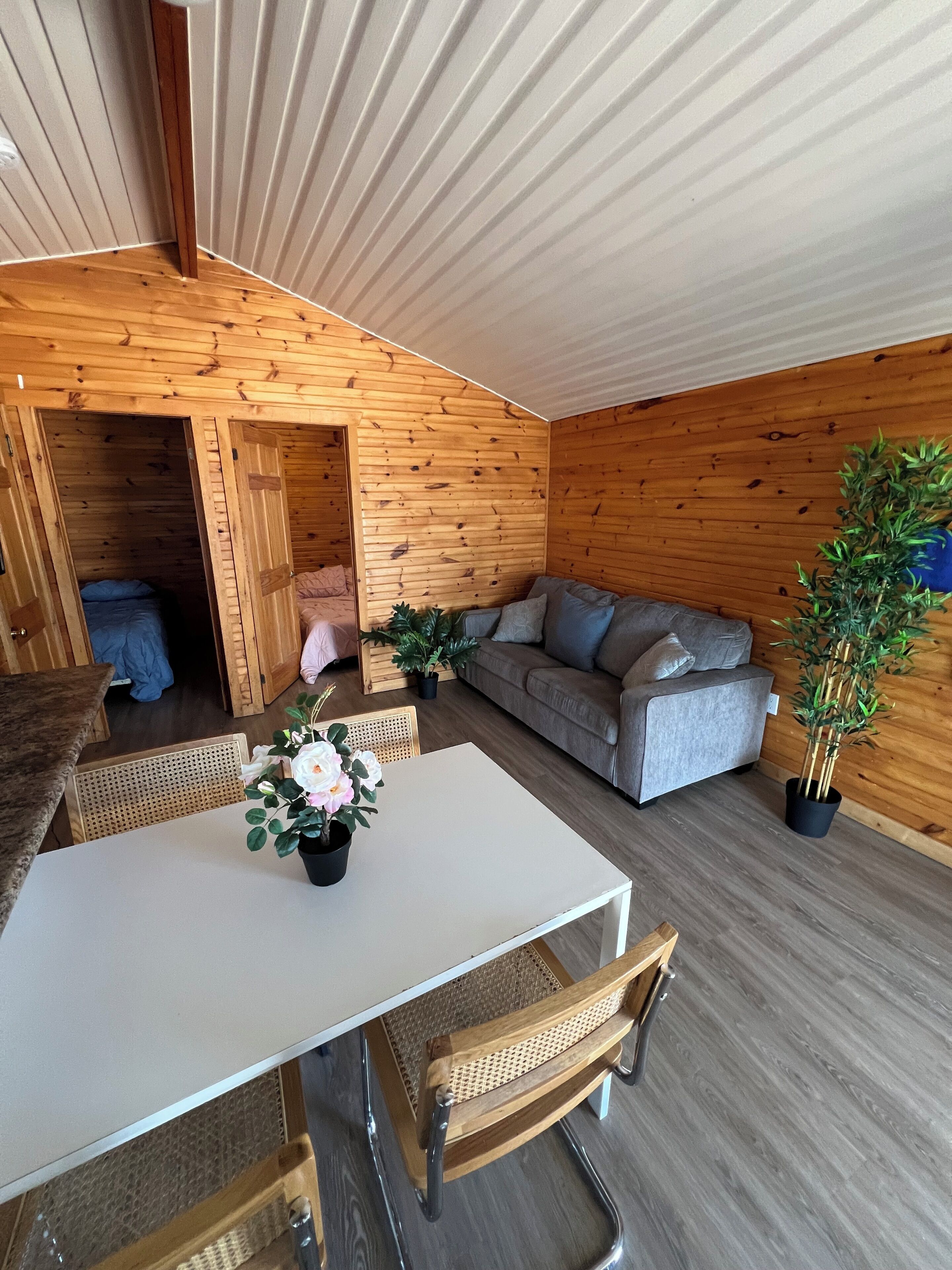 Beachfront Cottage In Wasaga Beach - Sandpiper Beach Resort - Cottage # 2 - Wasaga Beach