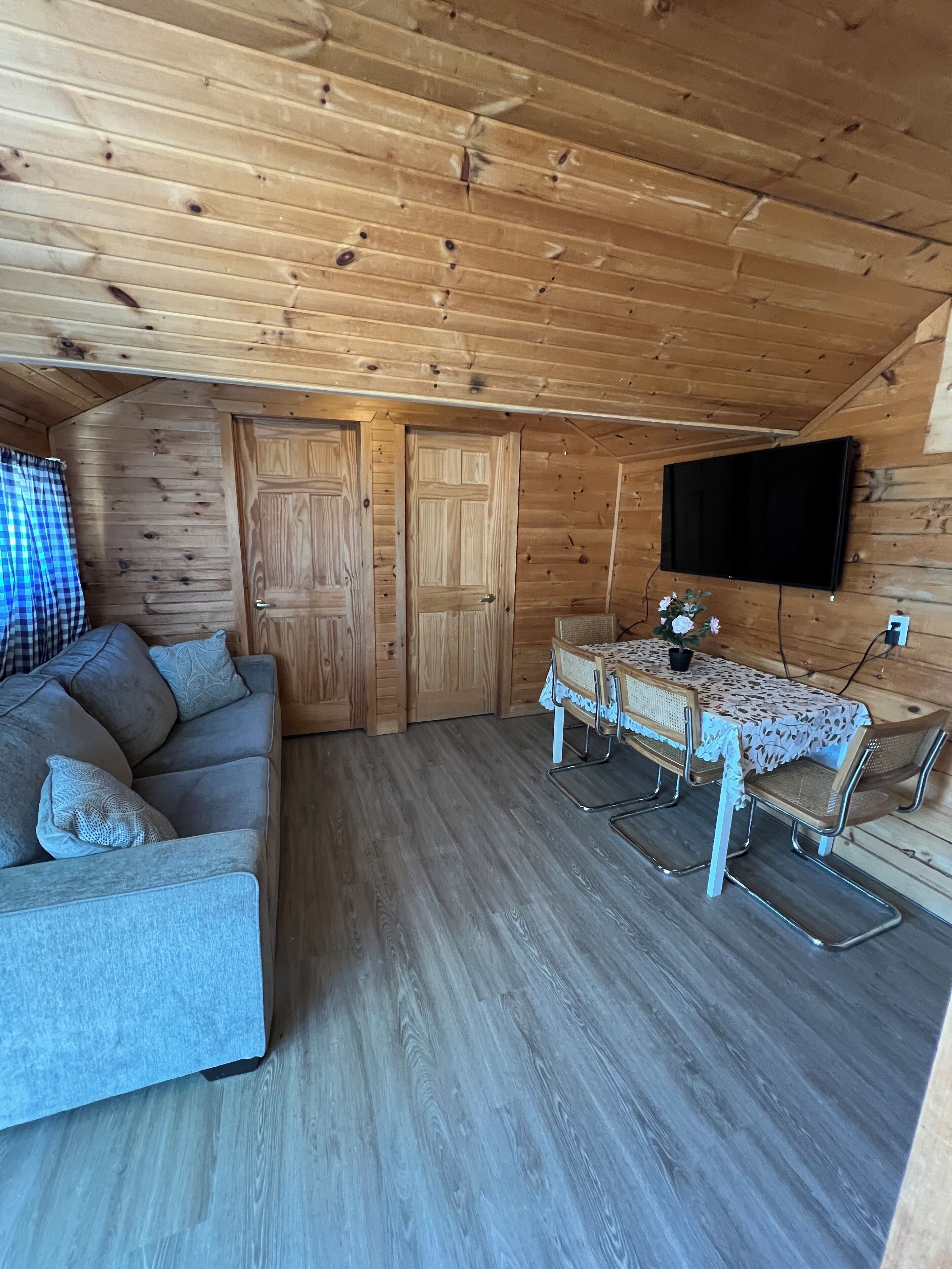 Beachfront Cottage In Wasaga Beach - Sandpiper Beach Resort - Cottage # 9 - Wasaga Beach