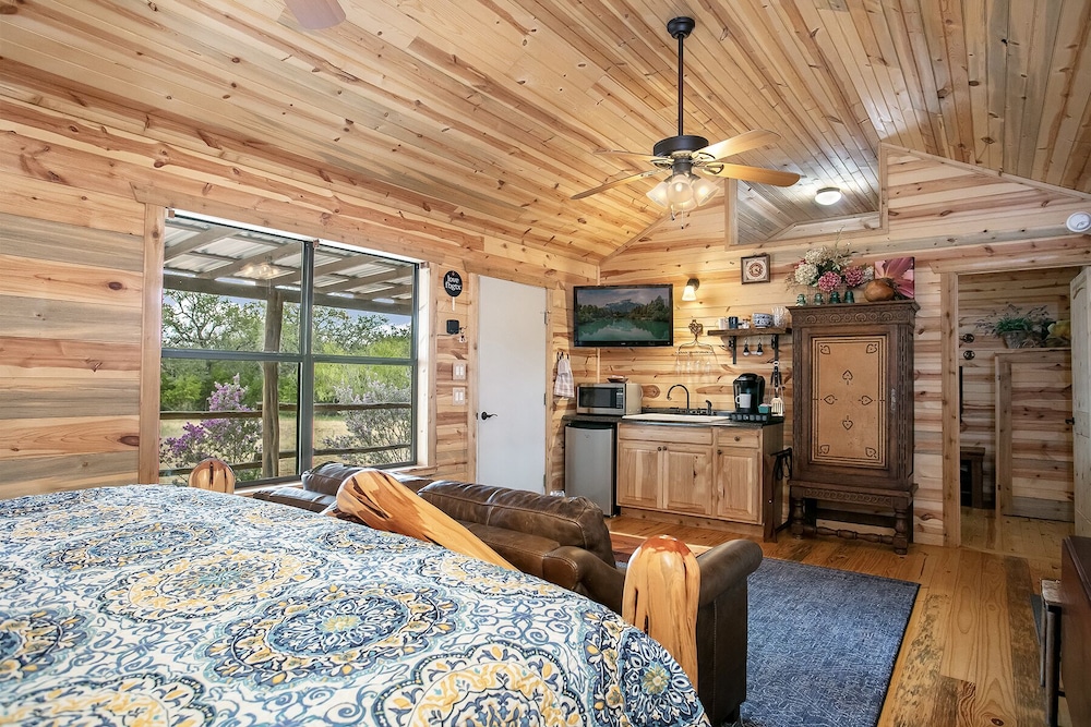Absolutamente Encantador Bunkin Inn, 1/1 Cabaña, Cama King, Mascotas, Cerca De La Ciudad! - Fredericksburg, TX