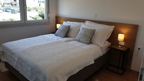 Apartamento (2+2) | Roupa de alta qualidade, cofre no quarto, secretária 