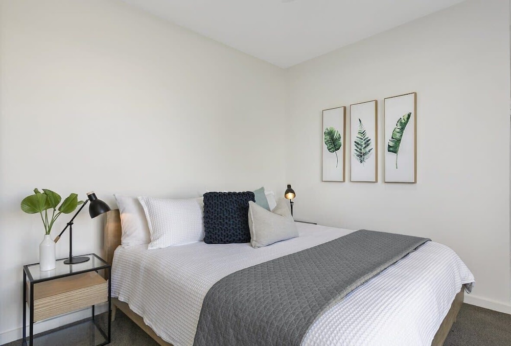 Sunrise Elegance In The Heart Of Torquay. - Torquay