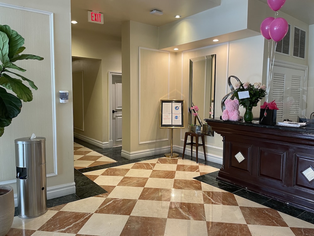 Luxury Condo Across From The Beach. Str-00342 - Sunny Isles Beach