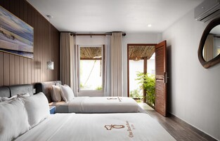Deluxe Family Garden View | Minibar, secretária, ferro/tábua de engomar, camas desdobráveis 