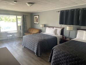 Quarto triplo luxo | Escrivaninha, espaço de trabalho para notebook, cortinas blackout