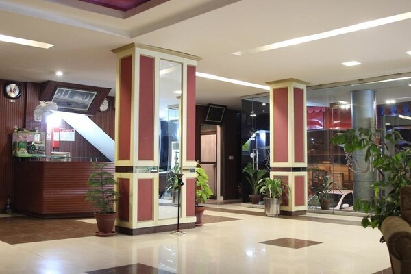 ツーリスト イン - ラホール