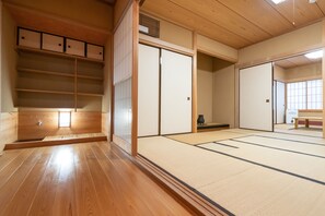 Casa (Private Vacation Home, Atami, 1-908) | Área de estar | TV de tela plana