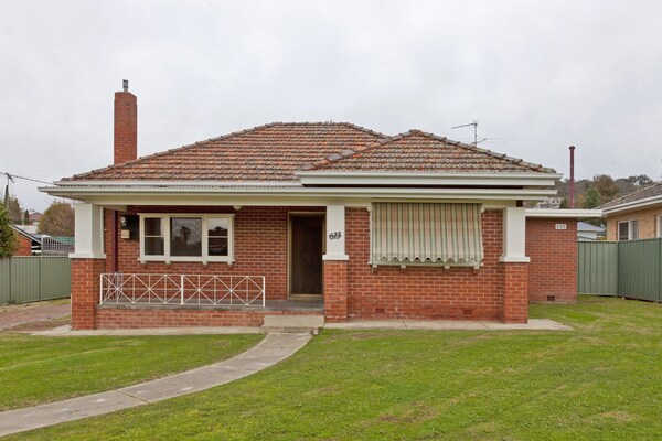 Red Brick Beauty - Central Cottage - Albury