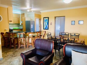 Apartamento básico | Opções para refeição no quarto